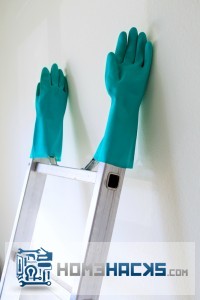 Gloved Ladder Prevents Wall Scuffs - HomeHacks